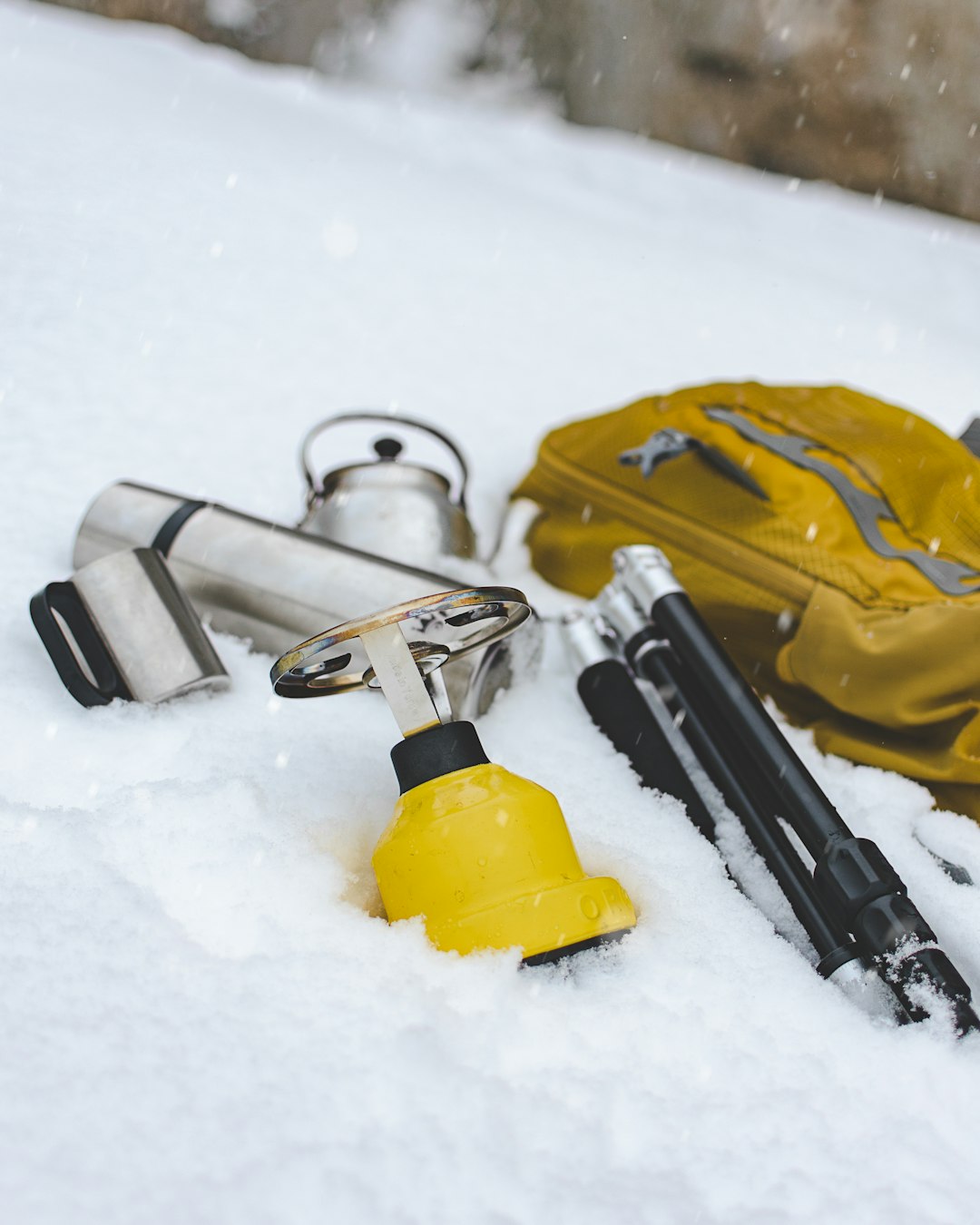 What is in a Winter Storm Survival Kit: Essential Items - Lifesavegear